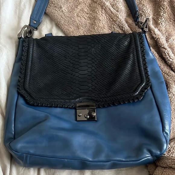 Be & D | Bags | Be D Black And Blue Tote Bag With Textured Contrast ...